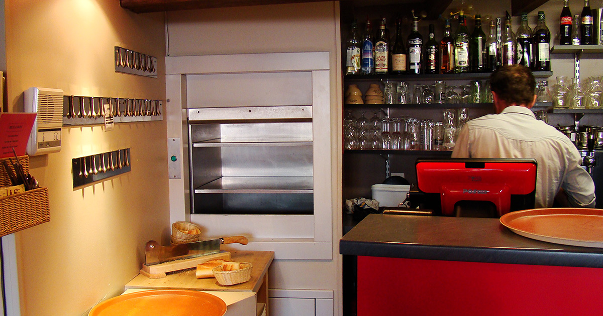 Monte-charge : véritable atout pour une entreprise - Etna France