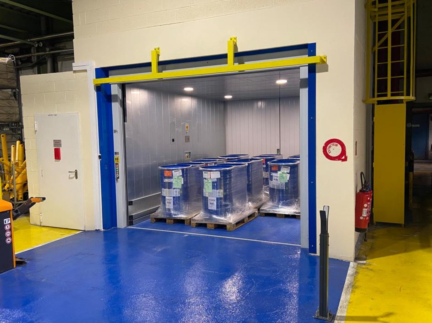 Monte-charge industriel : une logistique efficace - Etna France